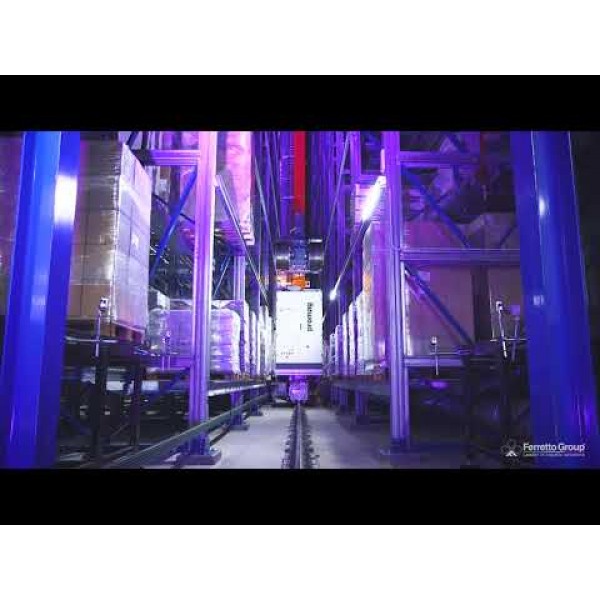 Automatic storage system with stacker crane for pallets and crates ...